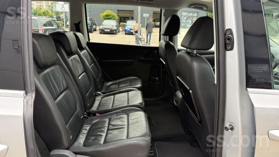 Pelēks Volkswagen Sharan 2011 Rīga, ar dzinēja tilpumu 2.00 L un nobraukumu 327 tūkst. km par 3700 €, foto 15 vietnē AUTOMOTO.COM.LV