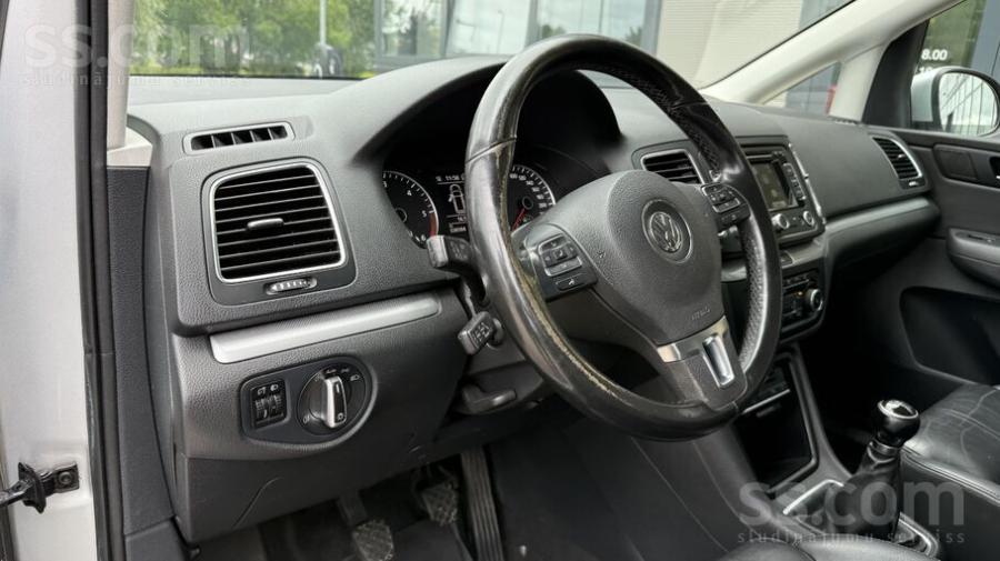 Pelēks Volkswagen Sharan 2011 Rīga, ar dzinēja tilpumu 2.00 L un nobraukumu 327 tūkst. km par 3700 €, foto 18 vietnē AUTOMOTO.COM.LV