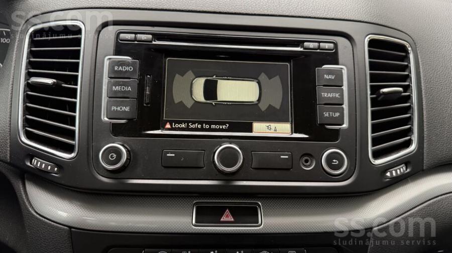 Pelēks Volkswagen Sharan 2011 Rīga, ar dzinēja tilpumu 2.00 L un nobraukumu 327 tūkst. km par 3700 €, foto 22 vietnē AUTOMOTO.COM.LV