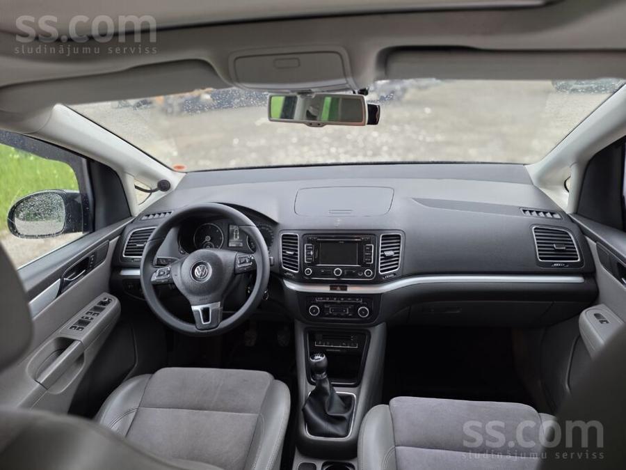 Grey Volkswagen Sharan 2011 in Ogre, with an engine capacity of 2.00 L and mileage of 0 thousand km for 5700 €, photo 9 on AUTOMOTO.COM.LV