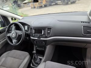 Grey Volkswagen Sharan 2011 in Ogre, with an engine capacity of 2.00 L and mileage of 0 thousand km for 5700 €, photo 10 on AUTOMOTO.COM.LV