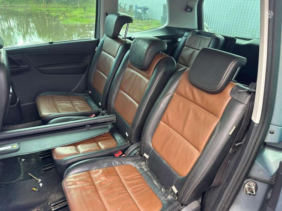 Grey Volkswagen Sharan 2011 in Jurbarkas, with an engine capacity of 1.40 L and mileage of 187 thousand km for 4999 €, photo 12 on AUTOMOTO.COM.LV