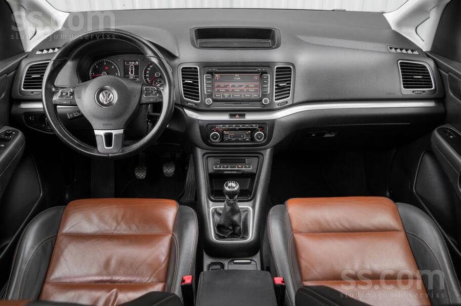 Grey Volkswagen Sharan 2011 in Ogre, with an engine capacity of 2.00 L and mileage of 226 thousand km for 8900 €, photo 12 on AUTOMOTO.COM.LV