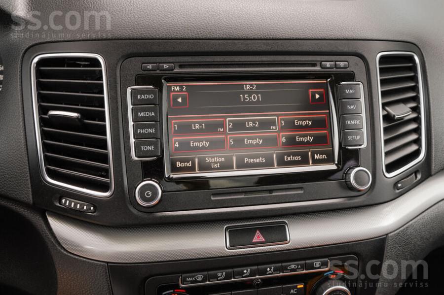 Grey Volkswagen Sharan 2011 in Ogre, with an engine capacity of 2.00 L and mileage of 226 thousand km for 8900 €, photo 14 on AUTOMOTO.COM.LV