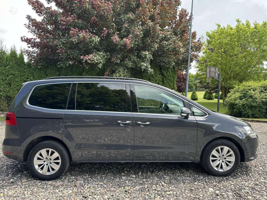 Grey Volkswagen Sharan 2011 in Kaisiadorys, with an engine capacity of 1.97 L and mileage of 284 thousand km for 6150 €, photo 6 on AUTOMOTO.COM.LV