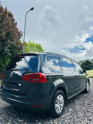 Grey Volkswagen Sharan 2011 in Kaisiadorys, with an engine capacity of 1.97 L and mileage of 284 thousand km for 6150 €, photo 8 on AUTOMOTO.COM.LV