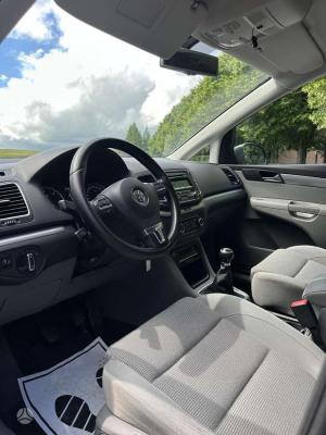 Grey Volkswagen Sharan 2011 in Kaisiadorys, with an engine capacity of 1.97 L and mileage of 284 thousand km for 6150 €, photo 12 on AUTOMOTO.COM.LV
