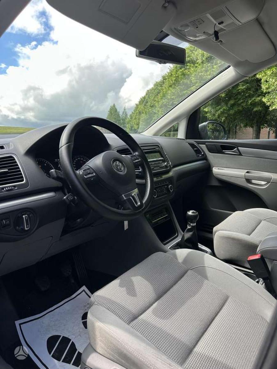 Grey Volkswagen Sharan 2011 in Kaisiadorys, with an engine capacity of 1.97 L and mileage of 284 thousand km for 6150 €, photo 12 on AUTOMOTO.COM.LV