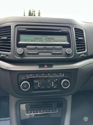 Grey Volkswagen Sharan 2011 in Kaisiadorys, with an engine capacity of 1.97 L and mileage of 284 thousand km for 6150 €, photo 16 on AUTOMOTO.COM.LV