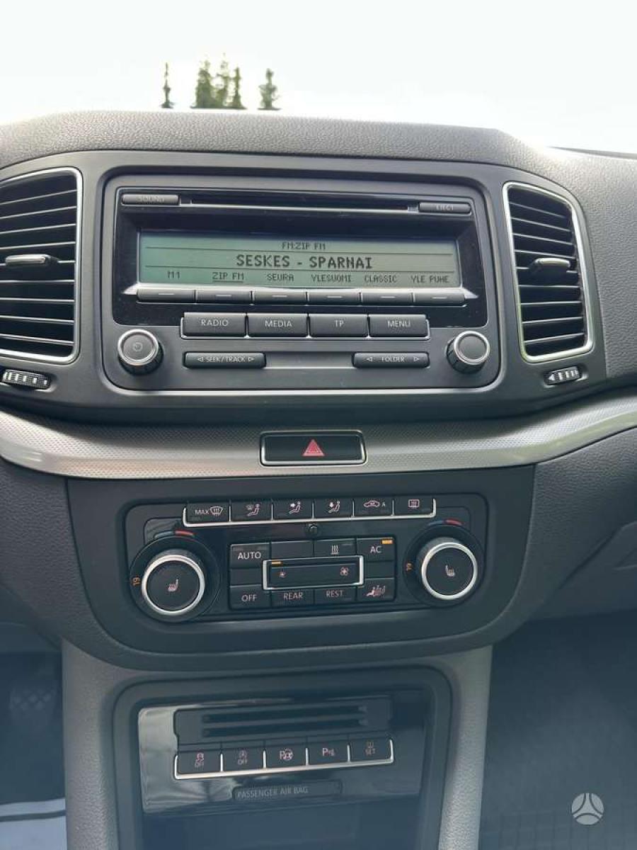 Grey Volkswagen Sharan 2011 in Kaisiadorys, with an engine capacity of 1.97 L and mileage of 284 thousand km for 6150 €, photo 16 on AUTOMOTO.COM.LV