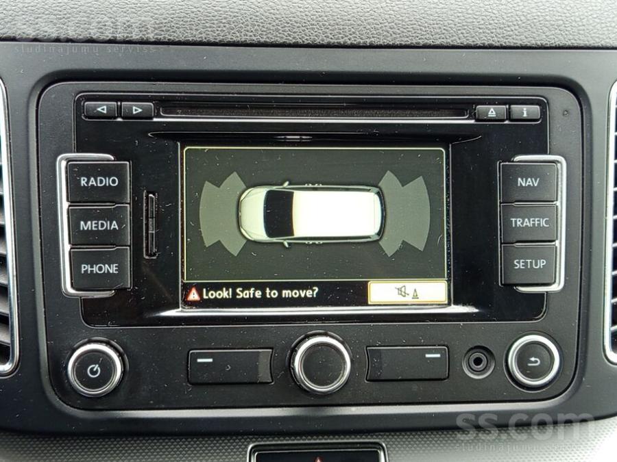 Grey Volkswagen Sharan 2011 in Tukums, with an engine capacity of 2.00 L and mileage of 327 thousand km for 5990 €, photo 7 on AUTOMOTO.COM.LV