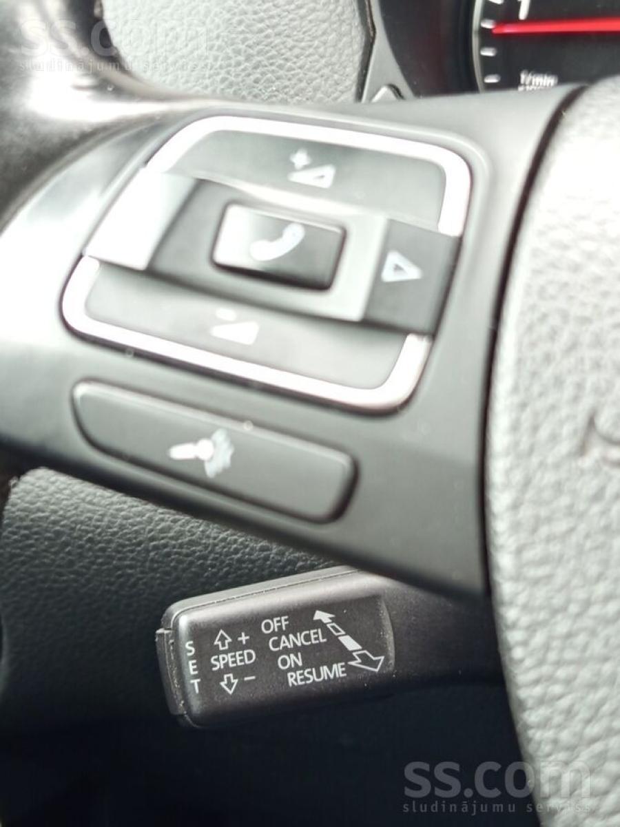 Grey Volkswagen Sharan 2011 in Tukums, with an engine capacity of 2.00 L and mileage of 327 thousand km for 5990 €, photo 10 on AUTOMOTO.COM.LV