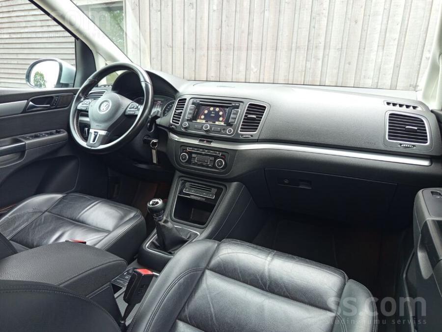 Grey Volkswagen Sharan 2011 in Tukums, with an engine capacity of 2.00 L and mileage of 327 thousand km for 5990 €, photo 11 on AUTOMOTO.COM.LV