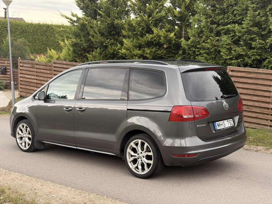 Pelēks Volkswagen Sharan 2011 Viļņa, ar dzinēja tilpumu 1.97 L un nobraukumu 289 tūkst. km par 3999 €, foto 3 vietnē AUTOMOTO.COM.LV