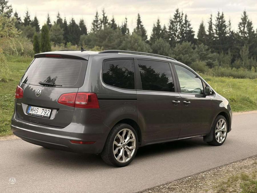 Pelēks Volkswagen Sharan 2011 Viļņa, ar dzinēja tilpumu 1.97 L un nobraukumu 289 tūkst. km par 3999 €, foto 5 vietnē AUTOMOTO.COM.LV