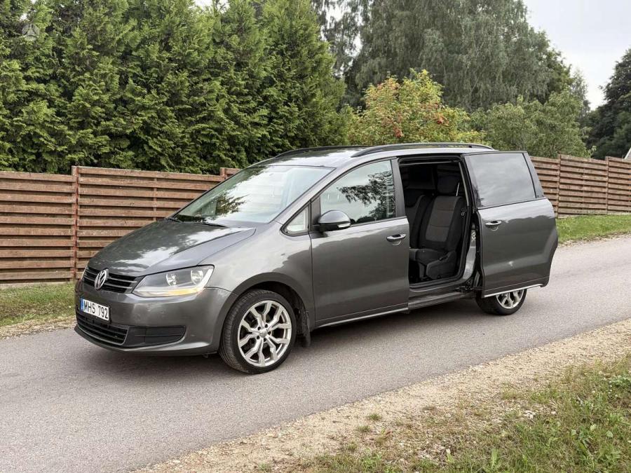 Pelēks Volkswagen Sharan 2011 Viļņa, ar dzinēja tilpumu 1.97 L un nobraukumu 289 tūkst. km par 3999 €, foto 13 vietnē AUTOMOTO.COM.LV