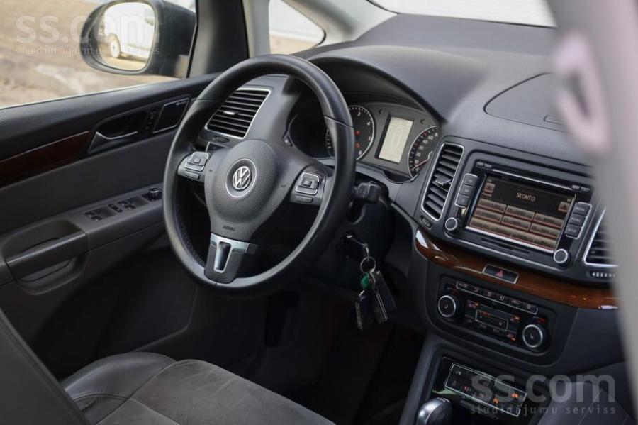 Grey Volkswagen Sharan 2011 in Riga, with an engine capacity of 2.00 L and mileage of 225 thousand km for 6595 €, photo 9 on AUTOMOTO.COM.LV