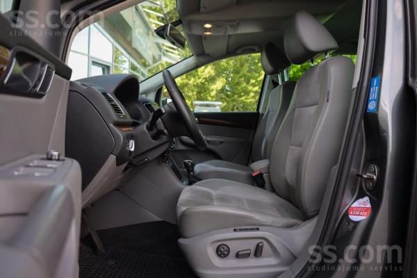 Grey Volkswagen Sharan 2011 in Riga, with an engine capacity of 2.00 L and mileage of 225 thousand km for 6595 €, photo 10 on AUTOMOTO.COM.LV