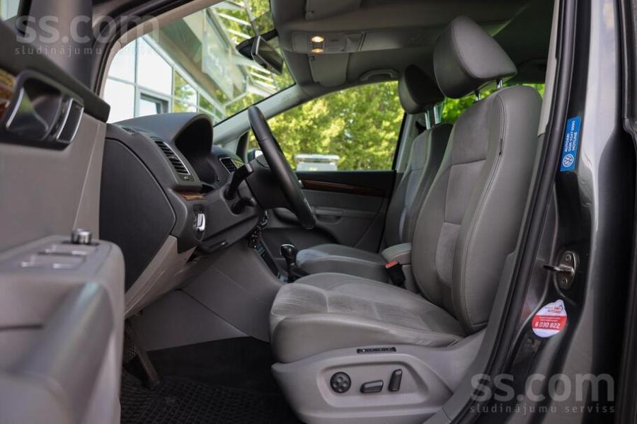 Grey Volkswagen Sharan 2011 in Riga, with an engine capacity of 2.00 L and mileage of 225 thousand km for 6595 €, photo 10 on AUTOMOTO.COM.LV