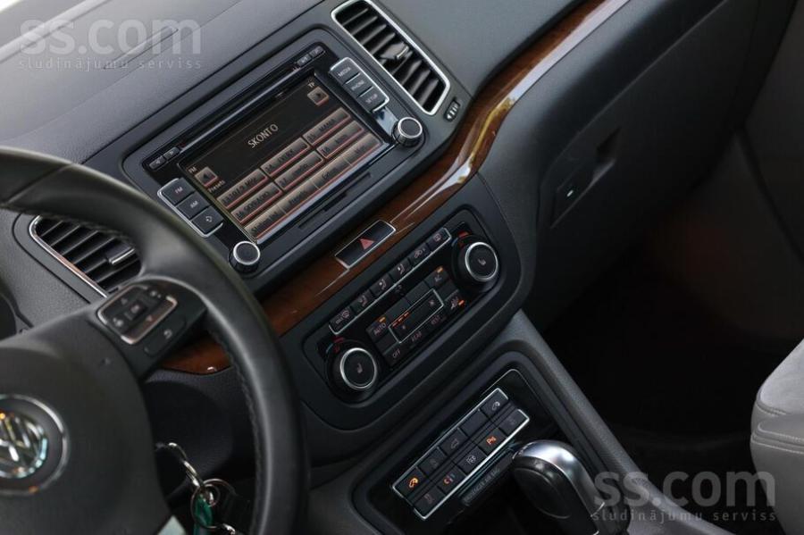 Grey Volkswagen Sharan 2011 in Riga, with an engine capacity of 2.00 L and mileage of 225 thousand km for 6595 €, photo 14 on AUTOMOTO.COM.LV