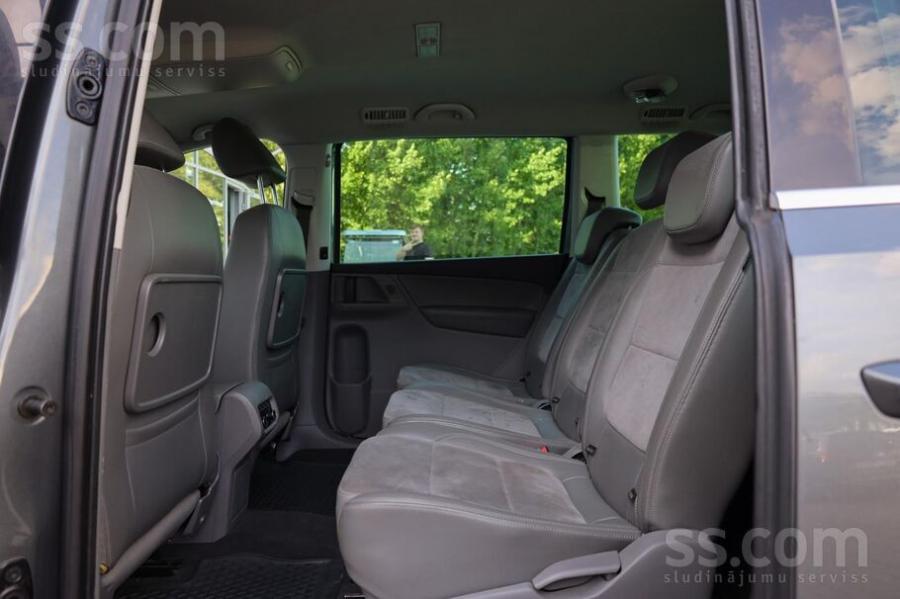 Grey Volkswagen Sharan 2011 in Riga, with an engine capacity of 2.00 L and mileage of 225 thousand km for 6595 €, photo 16 on AUTOMOTO.COM.LV