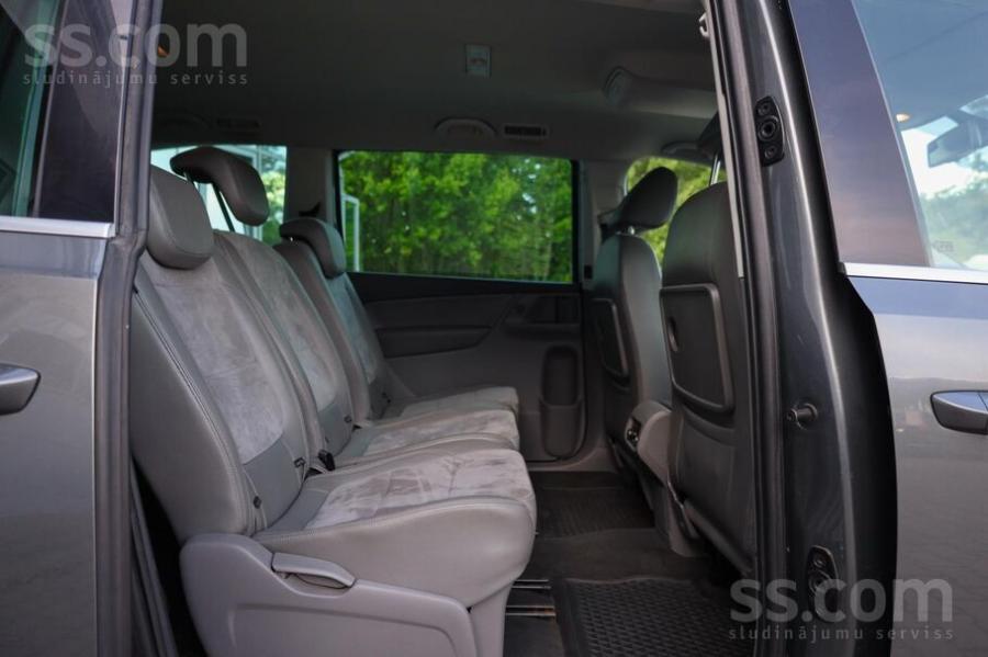 Grey Volkswagen Sharan 2011 in Riga, with an engine capacity of 2.00 L and mileage of 225 thousand km for 6595 €, photo 19 on AUTOMOTO.COM.LV