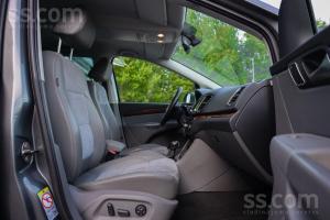 Grey Volkswagen Sharan 2011 in Riga, with an engine capacity of 2.00 L and mileage of 225 thousand km for 6595 €, photo 21 on AUTOMOTO.COM.LV