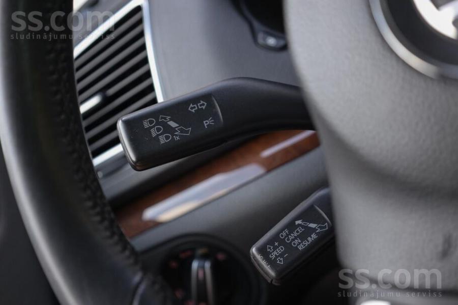 Grey Volkswagen Sharan 2011 in Riga, with an engine capacity of 2.00 L and mileage of 225 thousand km for 6595 €, photo 23 on AUTOMOTO.COM.LV