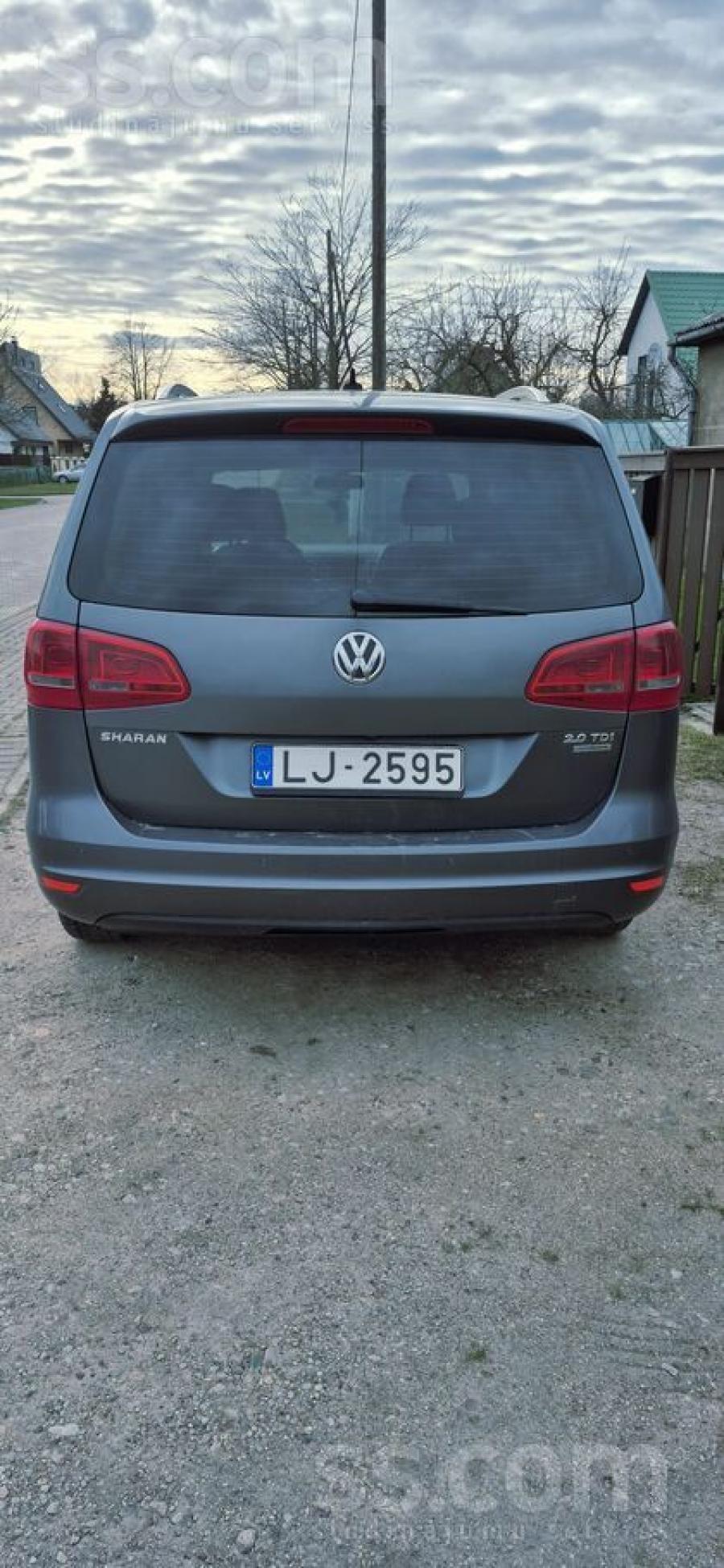 Grey Volkswagen Sharan 2011 in Tukums, with an engine capacity of 2.00 L and mileage of 508 thousand km for 3100 €, photo 4 on AUTOMOTO.COM.LV