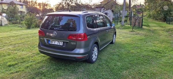 Grey Volkswagen Sharan 2011 in Vilnius, with an engine capacity of 1.97 L and mileage of 274 thousand km for 8999 €, photo 5 on AUTOMOTO.COM.LV