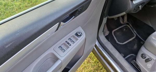 Grey Volkswagen Sharan 2011 in Vilnius, with an engine capacity of 1.97 L and mileage of 274 thousand km for 8999 €, photo 8 on AUTOMOTO.COM.LV