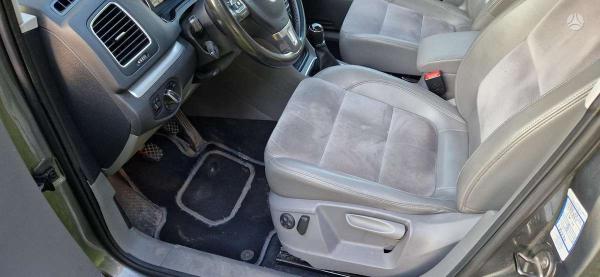 Grey Volkswagen Sharan 2011 in Vilnius, with an engine capacity of 1.97 L and mileage of 274 thousand km for 8999 €, photo 9 on AUTOMOTO.COM.LV