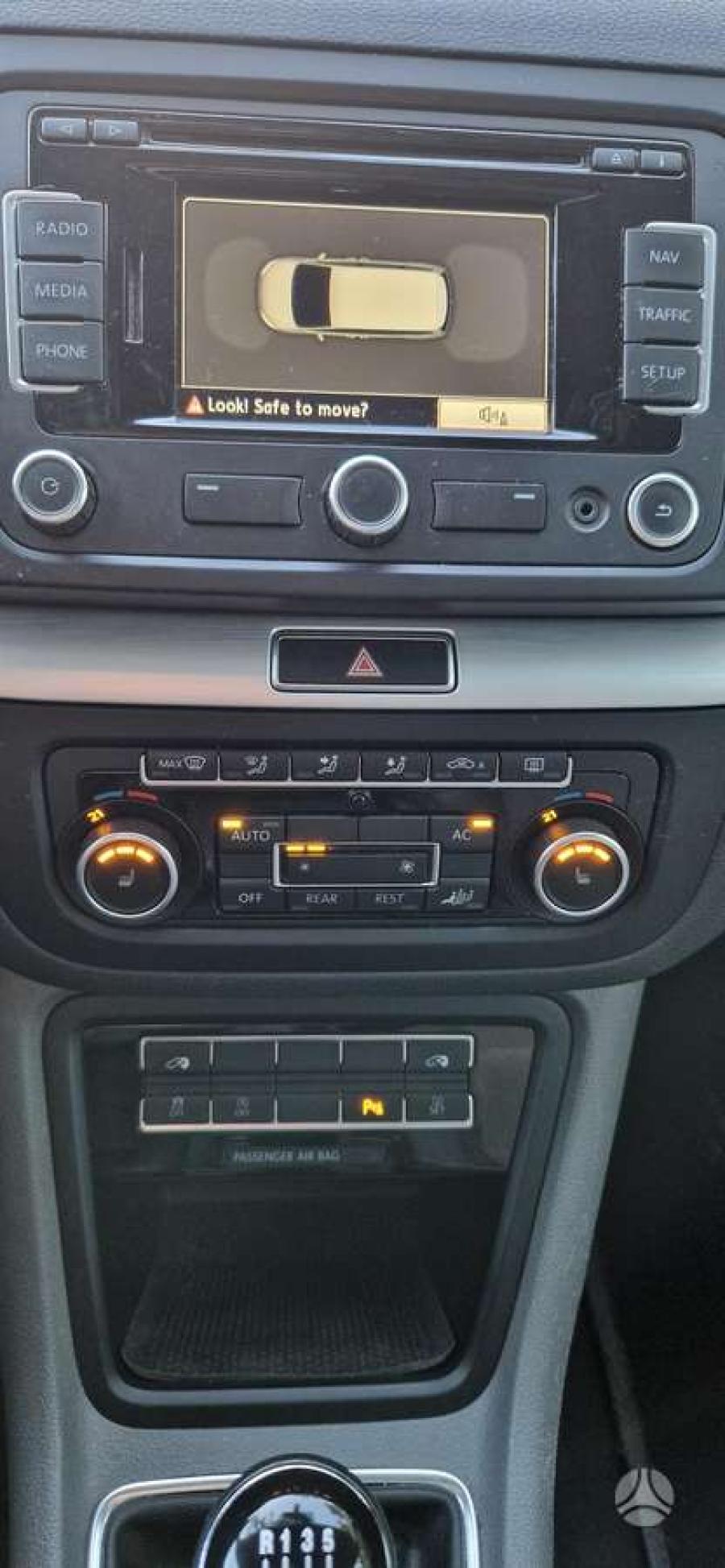 Pelēks Volkswagen Sharan 2011 Viļņa, ar dzinēja tilpumu 1.97 L un nobraukumu 274 tūkst. km par 8999 €, foto 14 vietnē AUTOMOTO.COM.LV