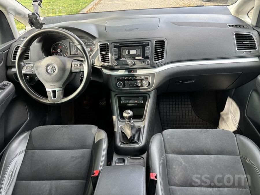 Pelēks Volkswagen Sharan 2011 Valmiera, ar dzinēja tilpumu 2.00 L un nobraukumu 516 tūkst. km par 4400 €, foto 14 vietnē AUTOMOTO.COM.LV