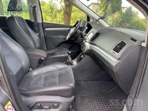 Pelēks Volkswagen Sharan 2011 Valmiera, ar dzinēja tilpumu 2.00 L un nobraukumu 516 tūkst. km par 4400 €, foto 15 vietnē AUTOMOTO.COM.LV