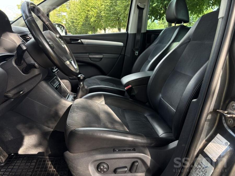 Pelēks Volkswagen Sharan 2011 Valmiera, ar dzinēja tilpumu 2.00 L un nobraukumu 516 tūkst. km par 4400 €, foto 18 vietnē AUTOMOTO.COM.LV
