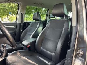 Pelēks Volkswagen Sharan 2011 Valmiera, ar dzinēja tilpumu 2.00 L un nobraukumu 516 tūkst. km par 4400 €, foto 20 vietnē AUTOMOTO.COM.LV