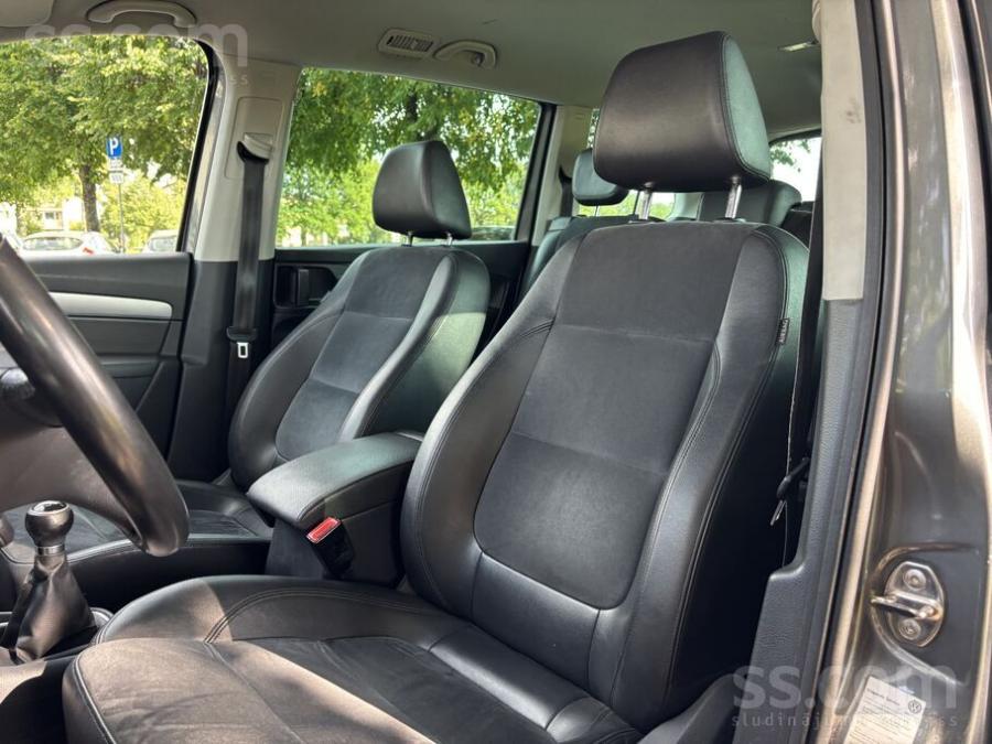 Pelēks Volkswagen Sharan 2011 Valmiera, ar dzinēja tilpumu 2.00 L un nobraukumu 516 tūkst. km par 4400 €, foto 20 vietnē AUTOMOTO.COM.LV