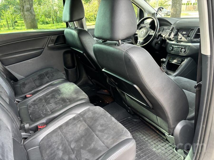 Pelēks Volkswagen Sharan 2011 Valmiera, ar dzinēja tilpumu 2.00 L un nobraukumu 516 tūkst. km par 4400 €, foto 23 vietnē AUTOMOTO.COM.LV