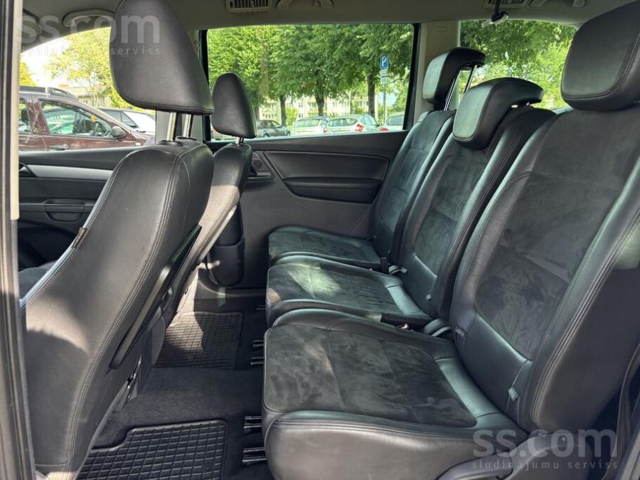 Pelēks Volkswagen Sharan 2011 Valmiera, ar dzinēja tilpumu 2.00 L un nobraukumu 516 tūkst. km par 4400 €, foto 25 vietnē AUTOMOTO.COM.LV