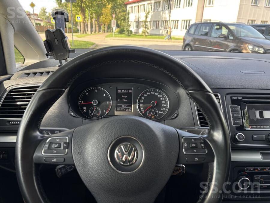 Pelēks Volkswagen Sharan 2011 Valmiera, ar dzinēja tilpumu 2.00 L un nobraukumu 516 tūkst. km par 4400 €, foto 28 vietnē AUTOMOTO.COM.LV