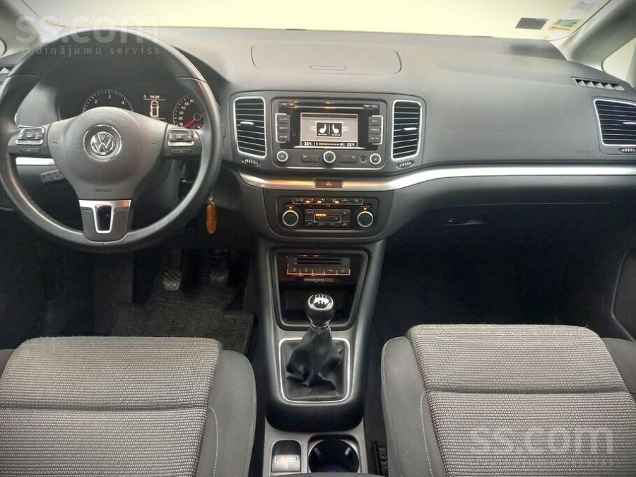 Pelēks Volkswagen Sharan 2012 Tukums, ar dzinēja tilpumu 2.00 L un nobraukumu 238 tūkst. km par 8300 €, foto 9 vietnē AUTOMOTO.COM.LV