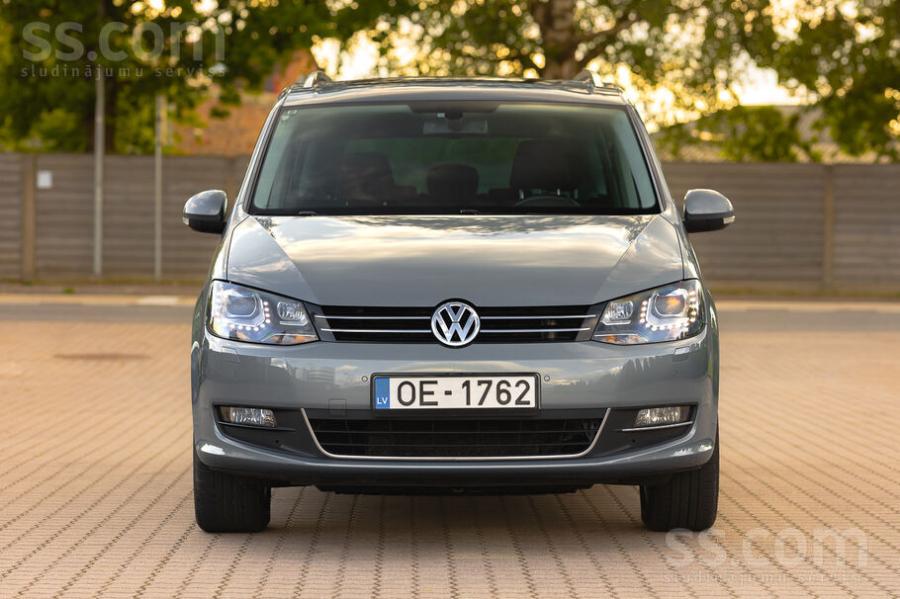 Grey Volkswagen Sharan 2012 in Jelgava, with an engine capacity of 2.00 L and mileage of 237 thousand km for 9500 €, photo 2 on AUTOMOTO.COM.LV