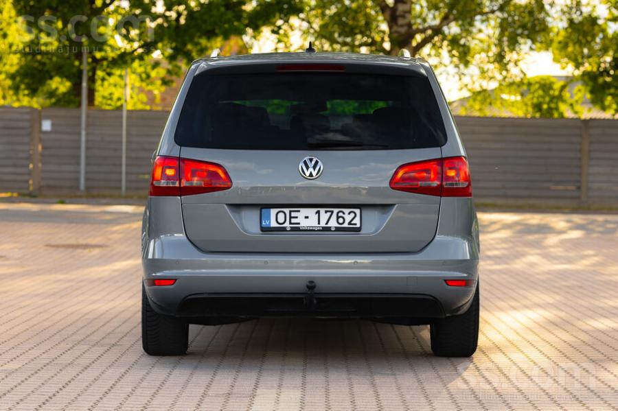 Grey Volkswagen Sharan 2012 in Jelgava, with an engine capacity of 2.00 L and mileage of 237 thousand km for 9500 €, photo 6 on AUTOMOTO.COM.LV