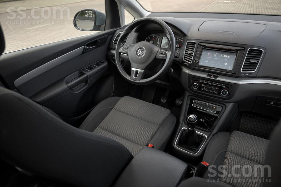 Grey Volkswagen Sharan 2012 in Jelgava, with an engine capacity of 2.00 L and mileage of 237 thousand km for 9500 €, photo 13 on AUTOMOTO.COM.LV