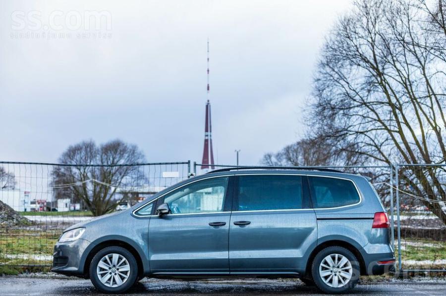 Grey Volkswagen Sharan 2012 in Riga, with an engine capacity of 2.00 L and mileage of 304 thousand km for 7790 €, photo 4 on AUTOMOTO.COM.LV