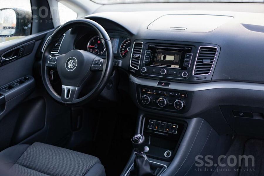 Grey Volkswagen Sharan 2012 in Riga, with an engine capacity of 2.00 L and mileage of 304 thousand km for 7790 €, photo 29 on AUTOMOTO.COM.LV