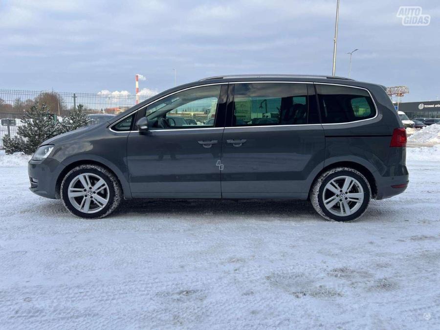 Grey Volkswagen Sharan 2012 in Siauliai, with an engine capacity of 2.00 L and mileage of 227 thousand km for 8900 €, photo 4 on AUTOMOTO.COM.LV