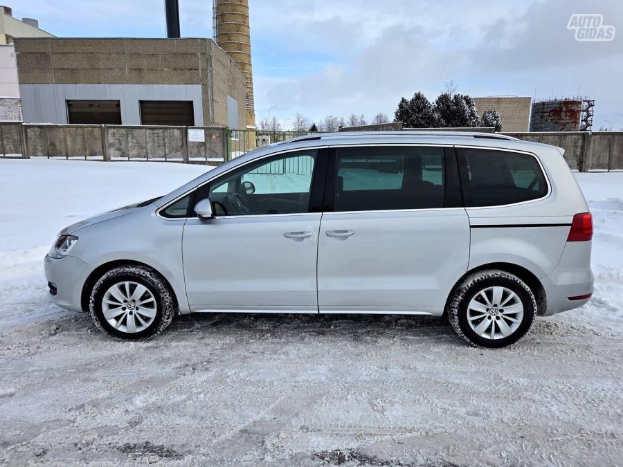 Grey Volkswagen Sharan 2012 in Vilnius, with an engine capacity of 2.00 L and mileage of 292 thousand km for 6800 €, photo 4 on AUTOMOTO.COM.LV