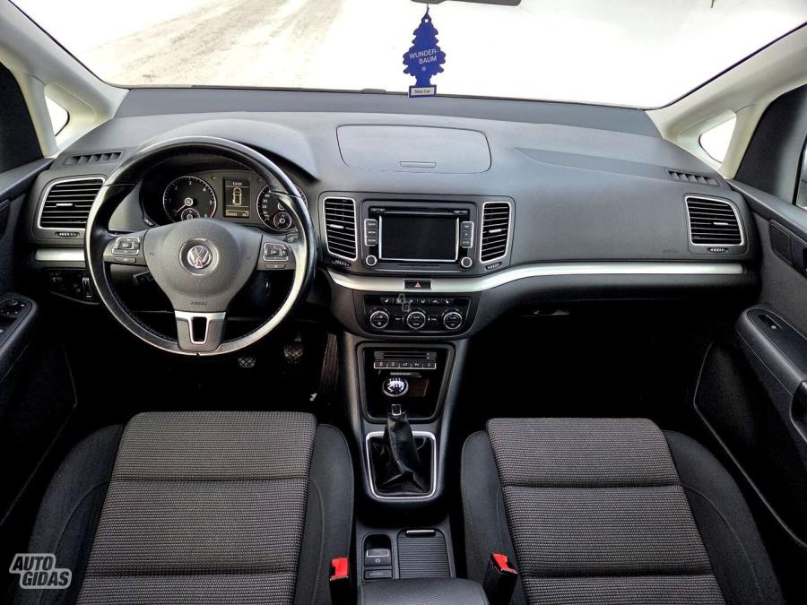 Grey Volkswagen Sharan 2012 in Vilnius, with an engine capacity of 2.00 L and mileage of 292 thousand km for 6800 €, photo 13 on AUTOMOTO.COM.LV